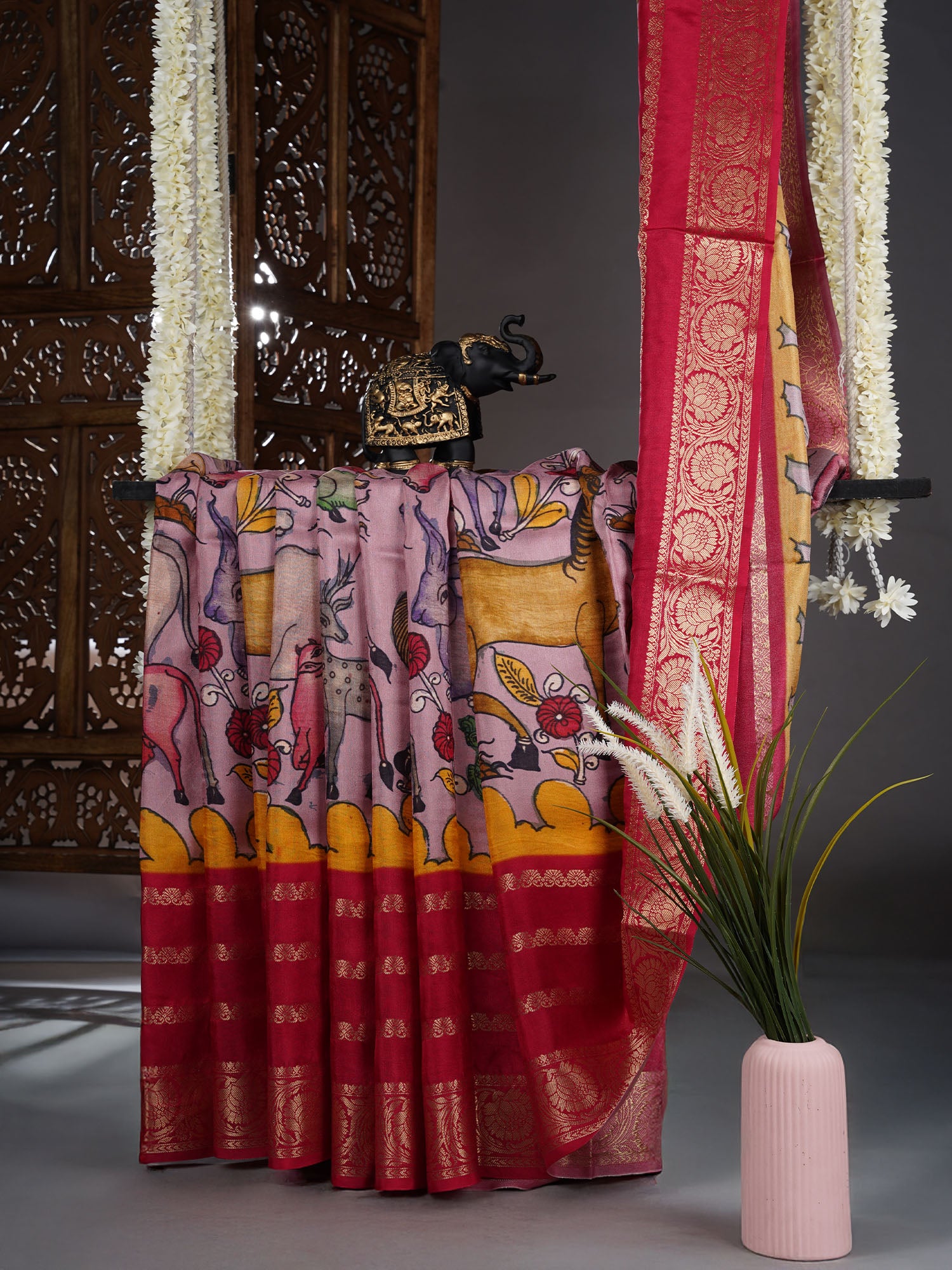Binny Crepe Saree Floral Print With contrast Border - Light Pink ...